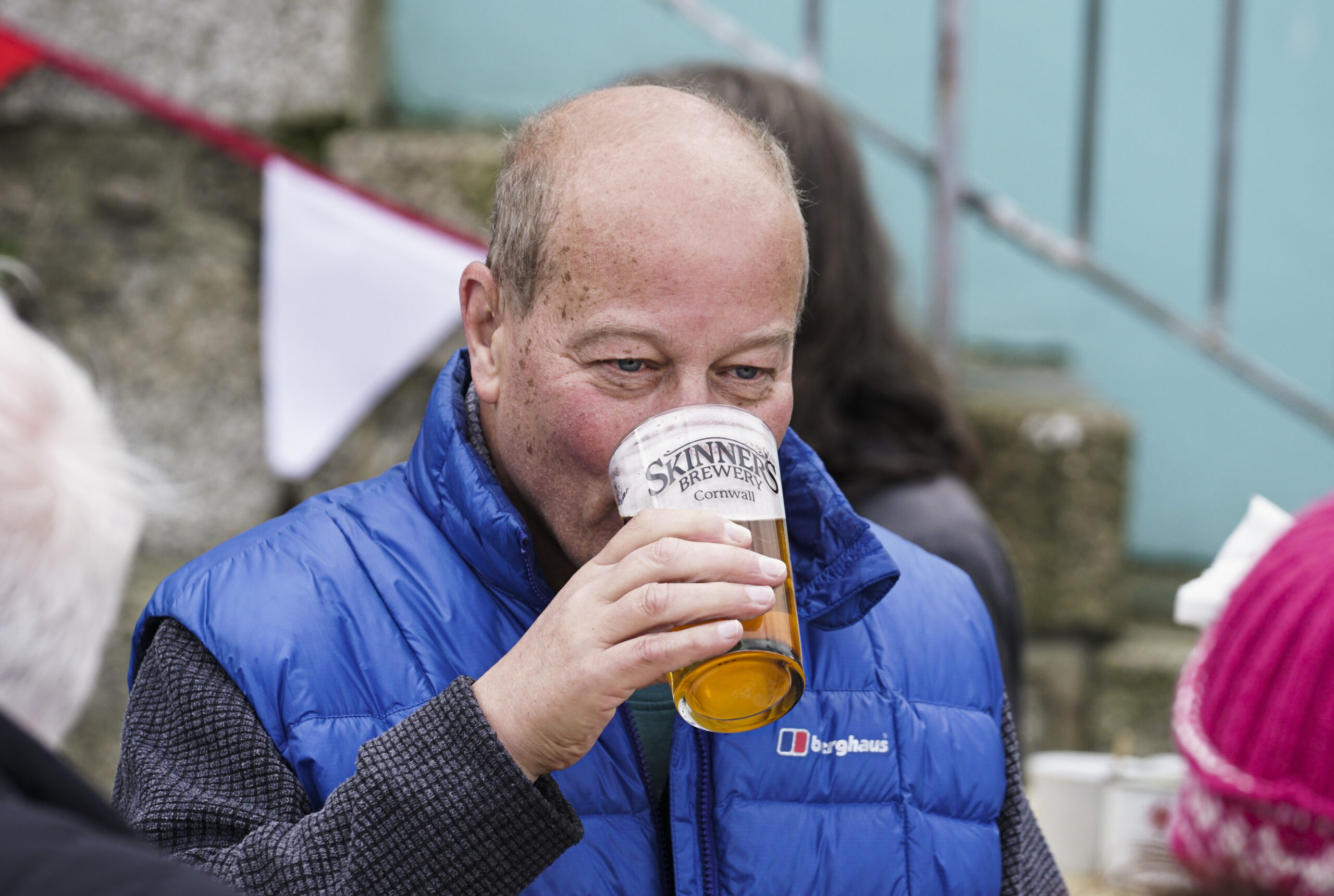 Photos: English Enjoy Pints in Pubs After Loosened Lockdown