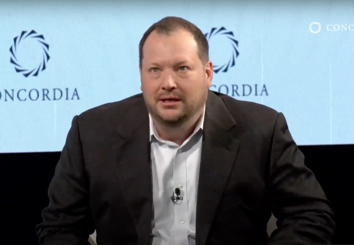 Journalists Mourn Death of Blake Hounshell on Twitter