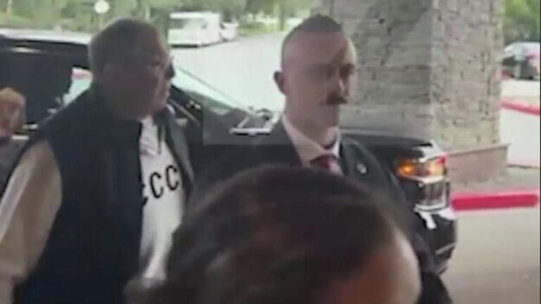 Russian Foreign Minister Arrives to Alaska In 'CCCP' Shirt