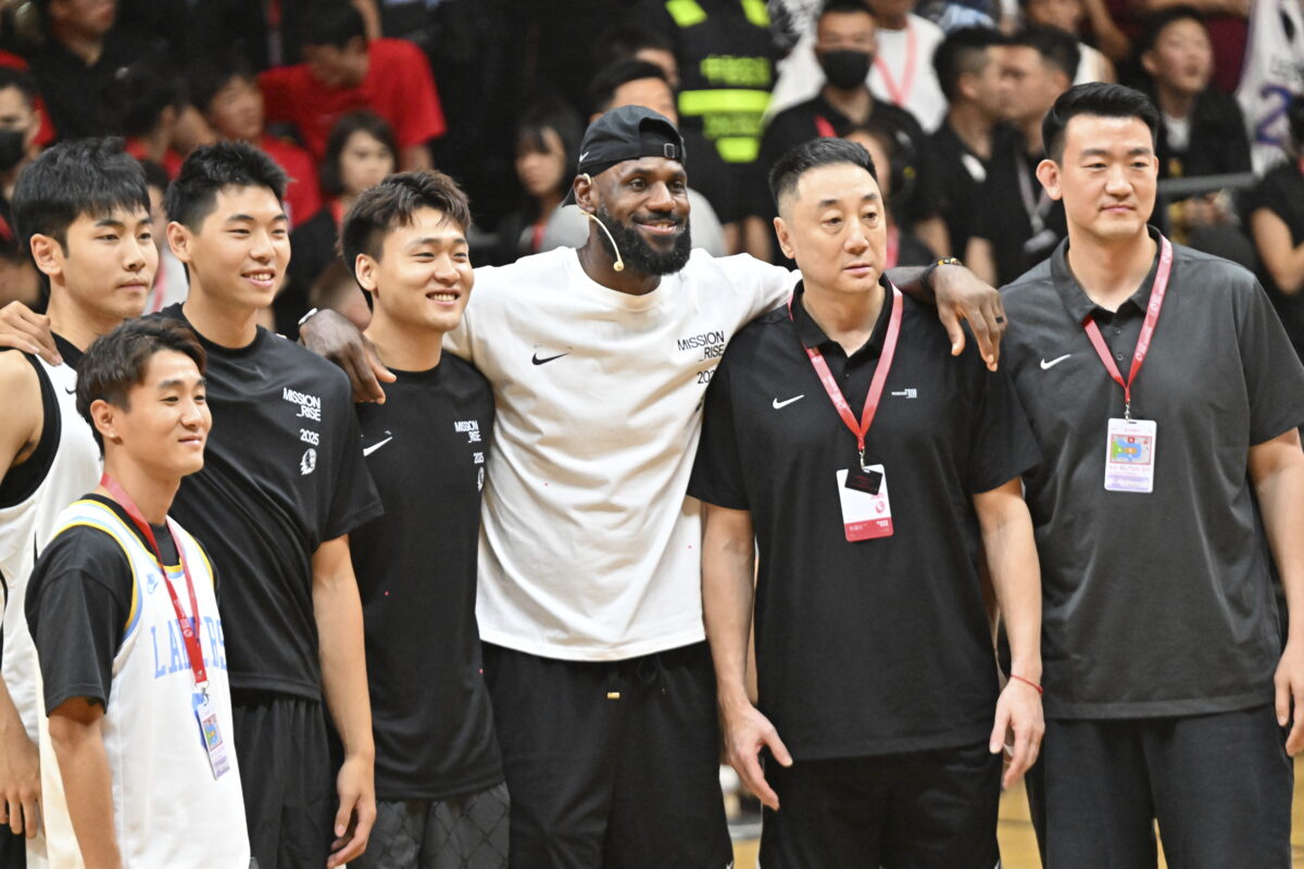 LeBron Writes Letter to Fans in State-Run Chinese Newspaper