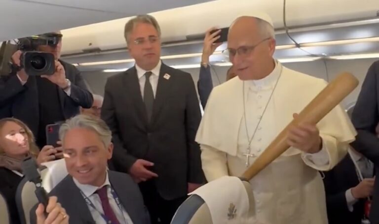 Reporter Gives Pope Leo White Sox Icon Nellie Fox's Bat