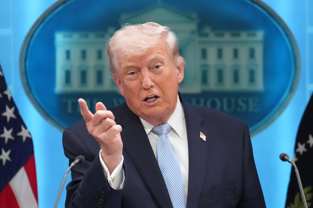 Trump Demands GOP Pass FISA Bill Despite Pas 'Abuse'